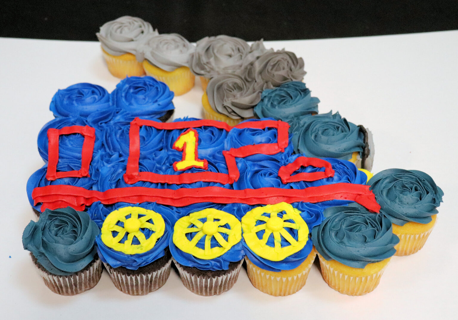 Train Cupcake Cake | C&C Candies