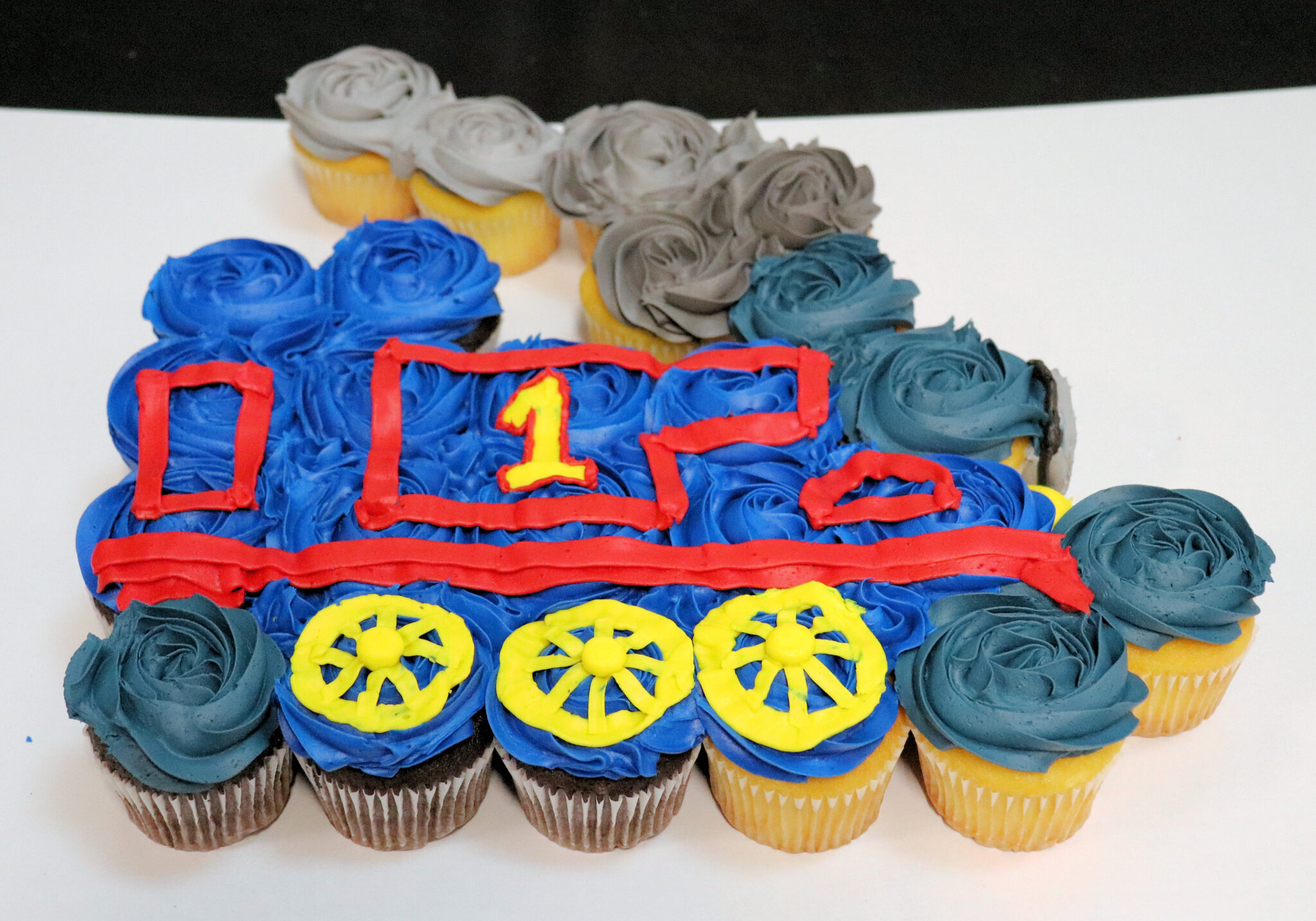 Train Cupcake Cake | C&C Candies